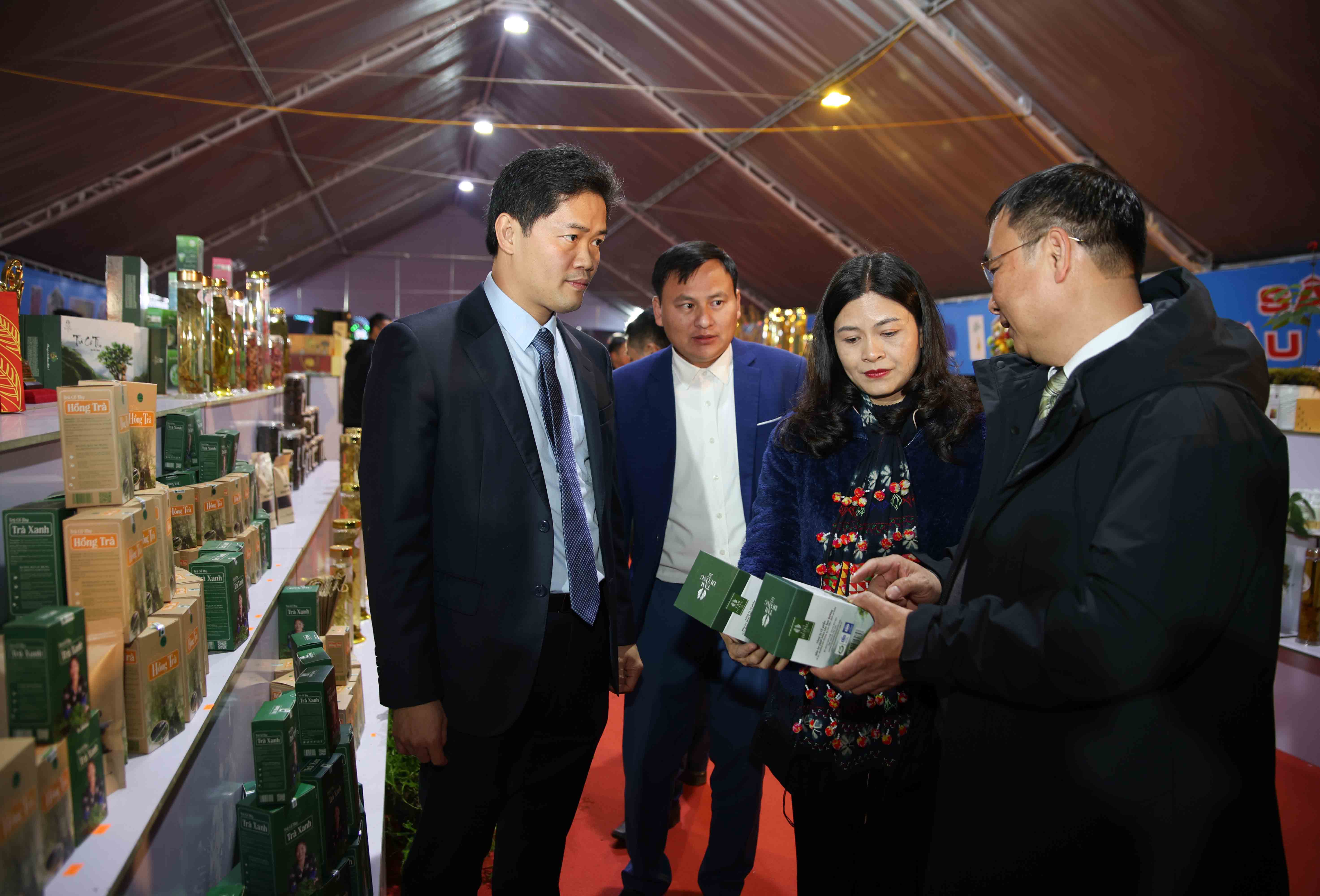 Đa dạng, phong phú các sản phẩm OCOP, nông sản đặc trưng, trà, sâm, cây cảnh | Báo Lai Châu điện tử